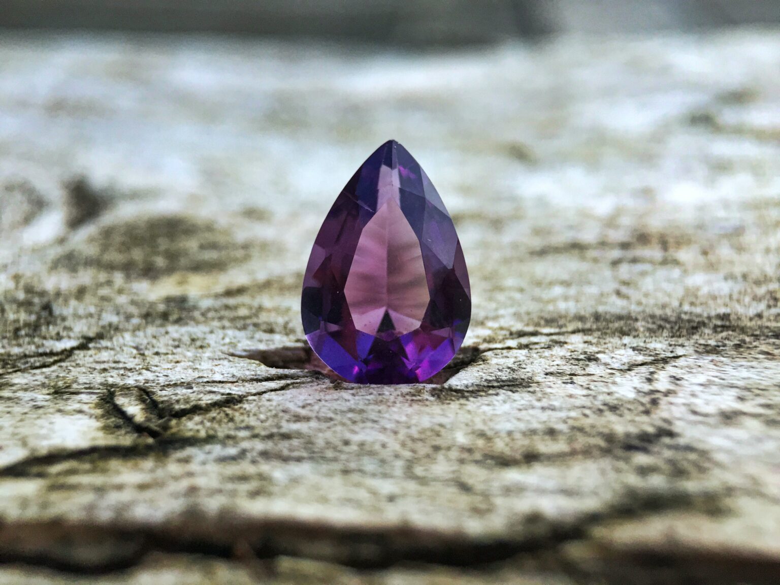How to Tell if Amethyst is Real or Fake in 3 Easy Ways - Neocrystals ...