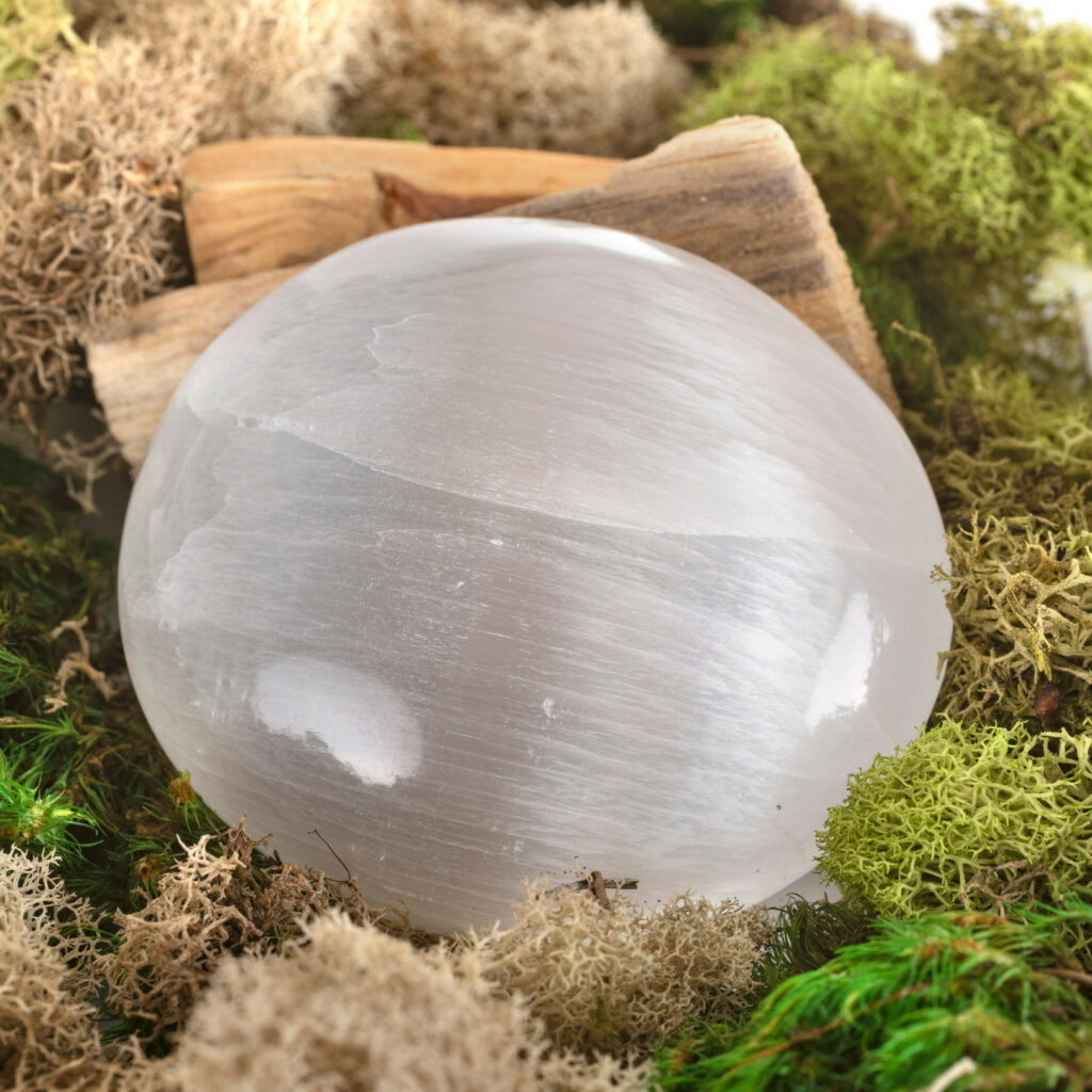 16 Benefits of Selenite Crystal